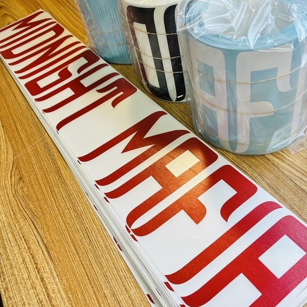 CUSTOM WINDSHIELD BANNERS - TEXT STICKERS - CUSTOM WINDOW DECALS ...